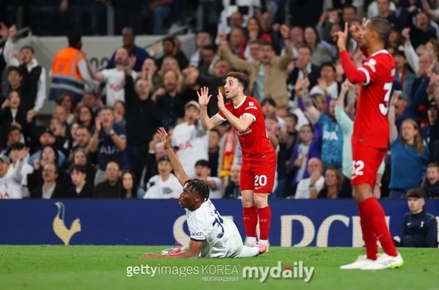 `캡틴 손흥민`의 토트넘, 승점 19점으로 EPL 1위 등극→올 시즌 말도 많고 탈도 많은 `VAR 오심`제외 성적표 공개 - 마이데일리