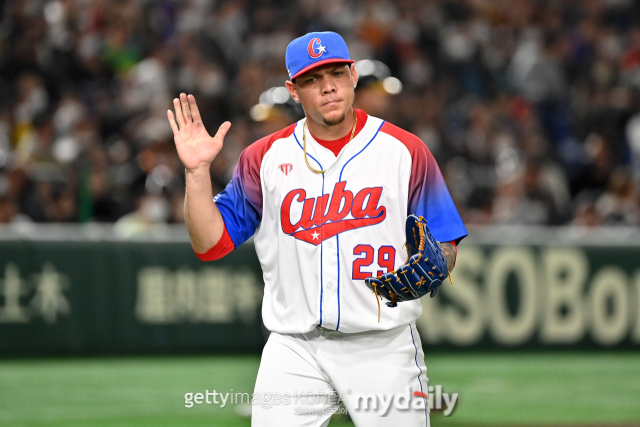 `WBC 이후 美 망명 먹튀` 160km 쿠바 특급, 마침내 ML 꿈 보인다→토론토 영입전 선두 - 마이데일리