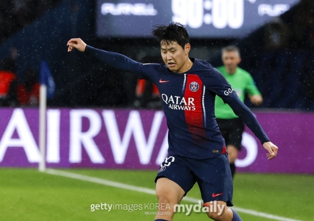 [오피셜] `이강인 PSG 데뷔골` 어시스트한 06년생 막내 MF, AC밀란전 MOM 선정 - 마이데일리