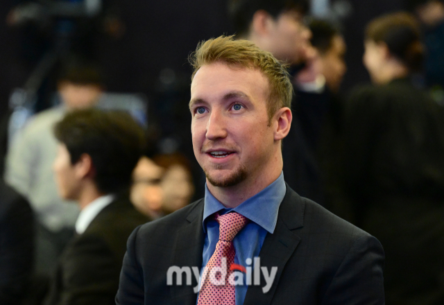 SUN 소환한 ‘20승·209K 괴물에이스’ 페디 정규시즌 MVP…신인상은 ‘160km’ 문동주[MD소공동] - 마이데일리