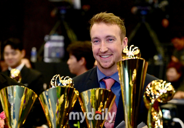 "韓서 스위퍼 추가해 활약→메릴 켈리 모습 기대" KBO MVP `200억 잭팟`에 日 열도도 주목 - 마이데일리