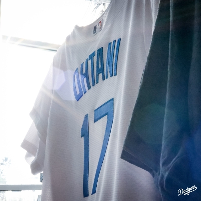 `7억 달러+17번` 오타니 향한 팬 사랑도 상상초월...LAD, "첫 48시간 유니폼 판매 최고 기록 경신" - 마이데일리