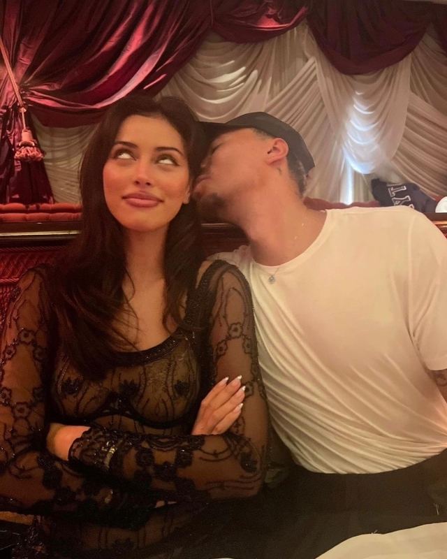 여친의 `키스 마크`자랑한 에버턴 MF…EPL복귀 `파란불`→`애정전선`도 쾌청→Happy X-mas - 마이데일리