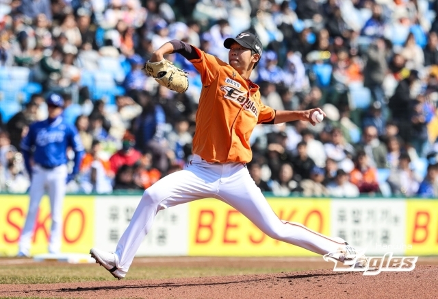 문동주 vs 윤영철, 염갈량도 꽃범호도 인정한 KBO 최강 5선발…그런데 한화 좌완 루키 149km 팍팍 ‘지각변동’ - 마이데일리