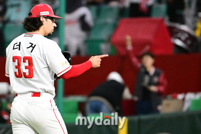 KBO ‘1호 퇴출외인’은 죽지 않았다…ERA 12.71 잊어라, 트리플A에서 생존본능 ‘4이닝 KKKK’ 폭발 - 마이데일리