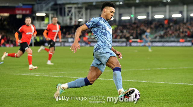 `SON-홀란드` 넘어섰다...`26골 12도움` 커리어 하이, 폭발한 `빌라 FW`→EPL 공격수 `1위` 등극 - 마이데일리