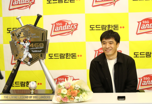 역사적인 468홈런볼 획득→1500만원 상당 혜택, 강성구씨 "꿈만 같았다, 그래도 올해 우승은 KIA" [MD부산] - 마이데일리