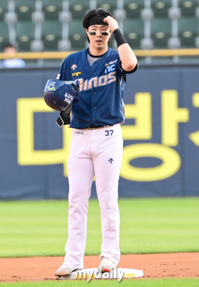 “김태균 선배 존경한다…우타자 자부심 지켰다” KBO 통산 AVG 1위인데 셀프 평가절하…박건우 겸손 - 마이데일리