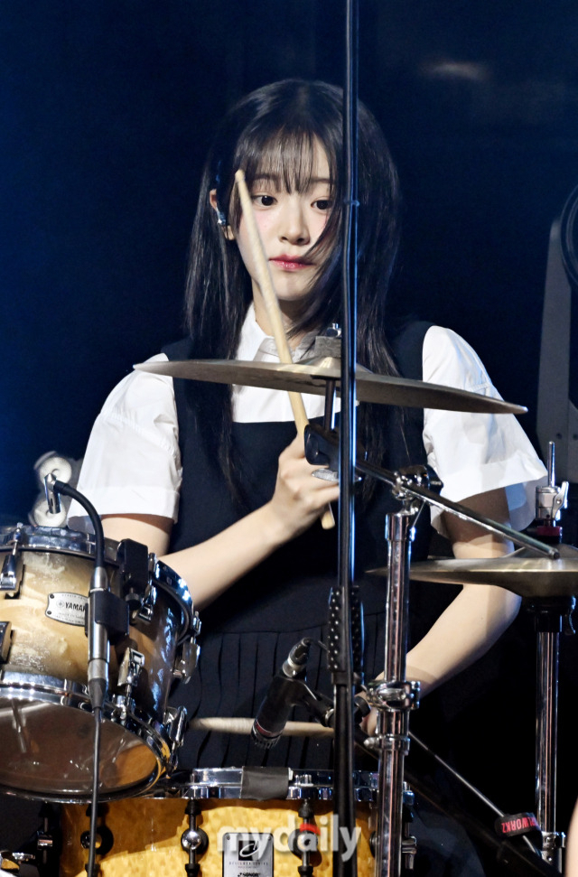 QWER, 악플과 알고리즘을 이겨내고 피어난 꽃 [MD피플] - 마이데일리