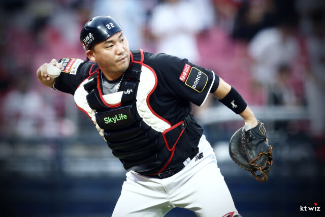 "(강)민호형, 무섭고 대단한 사람" 이래서 KBO 최초 4번째 FA 하나 보다, 후배 경외심 폭발 [MD질롱] - 마이데일리
