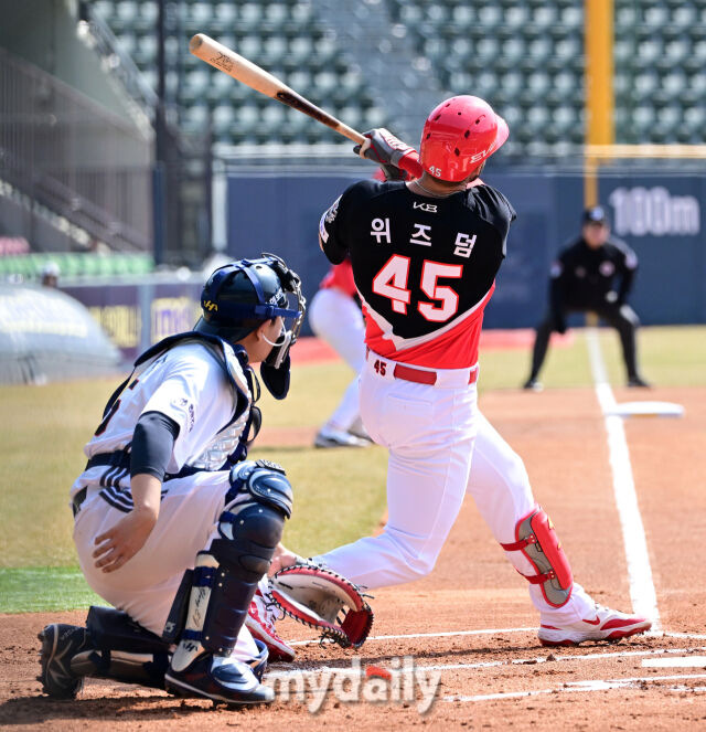 “위즈덤 걱정된다, 1달 어떻게 버텨주느냐…” KIA ML 88홈런 거포의 KBO 적응, V13 레이스 ‘대형 변수’ - 마이데일리