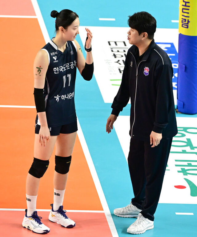 "기흉 수술로 힘들어 했는데" 187cm 레전드의 딸, 어떻게 2년차 징크스 탈출했나…감독도 인정, 땀은 배신하지 않는다 - 마이데일리