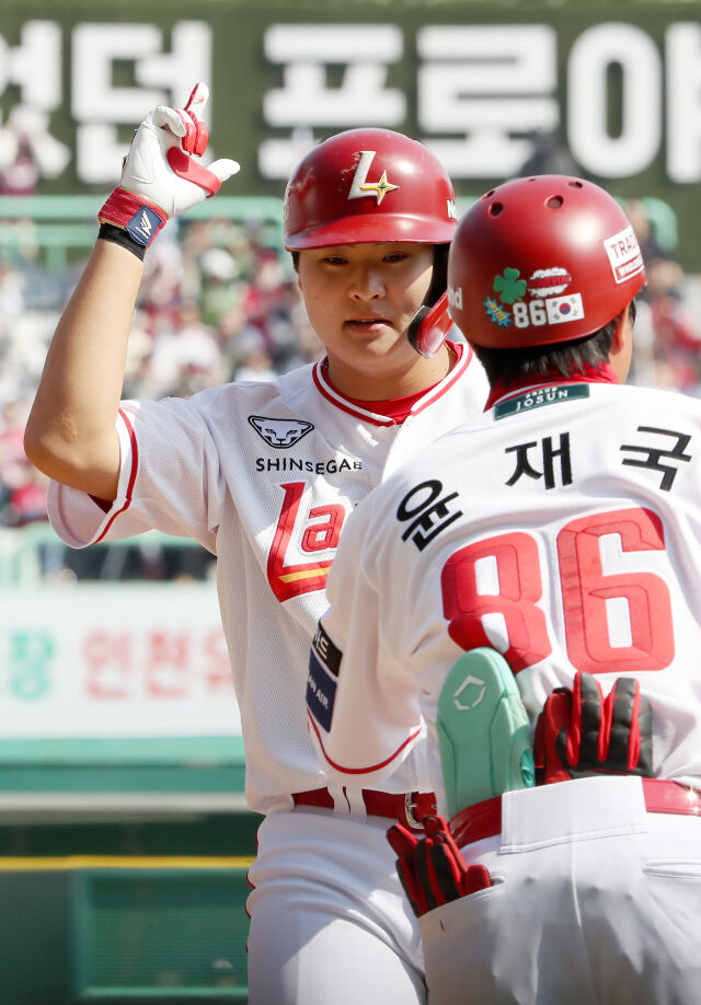 SSG 리모델링 핵심 트리오 성장통, 감독은 끝까지 기다린다…"최정 에레디아 빠져 버겁지 않을까, 부담 내려놔라" [MD인천] - 마이데일리