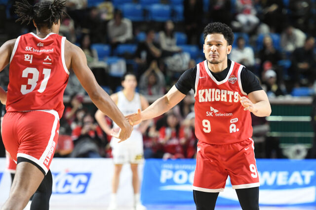 `힉스-고메즈-최원혁-김태훈-오세근` LG전 주인공은 `SK 세컨드 라인업`...`4Q 대역전극` 발판 마련했다! [MD잠실] - 마이데일리