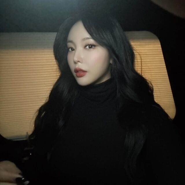 Trot Singer Hong Jin-young's 'Doll-like' Transformation Sparks 'Chinese ...